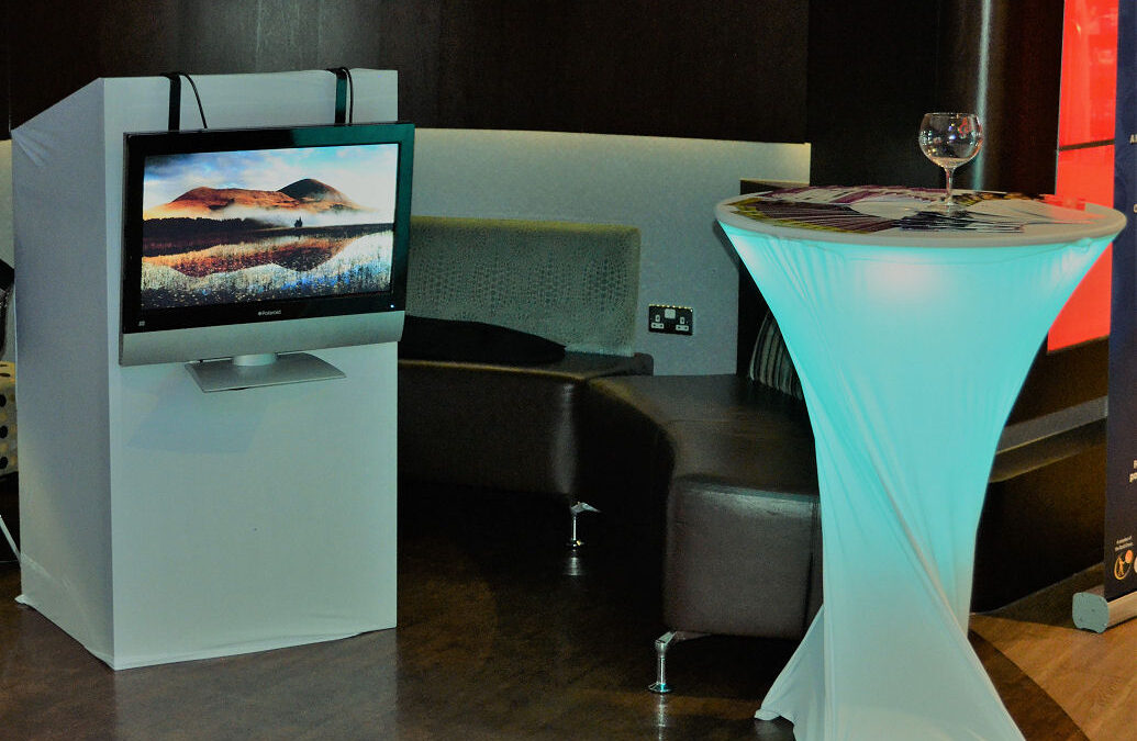 Display screen and leaflet table - Doub7e Seven Events